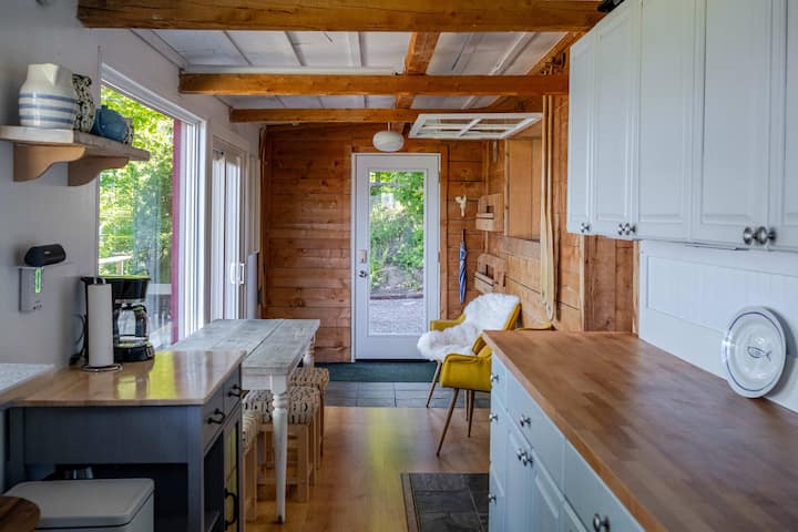 Hay Bay Hytte - Waterfront Cottage - Napanee
