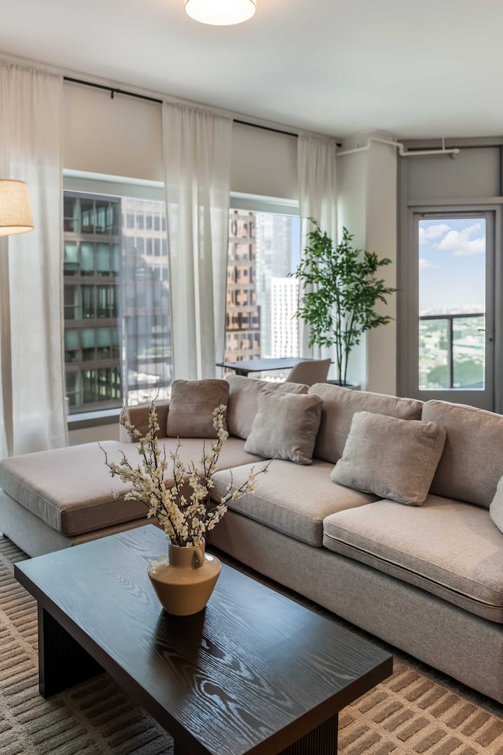 The Monroe® - Designer 2br In Dtla W/ Gym, Pool - Los Angeles, CA