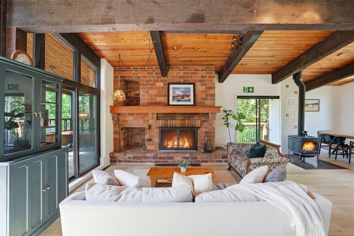 5bdr Blue Mountain Chalet | Hot Tub & Sunroom - The Blue Mountains