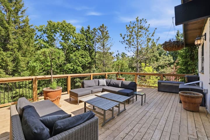 Whispering Pines Lodge With Hot Tub - Collingwood