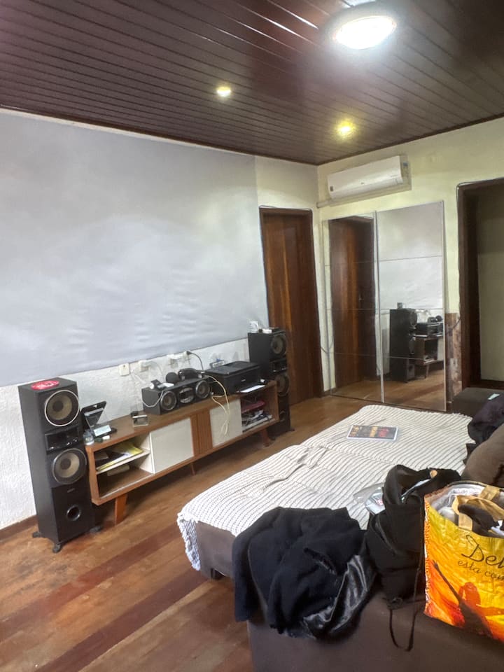 Casa Grande, Dois Quartos, Sala Grande, Cozinha - Nova Iguaçu