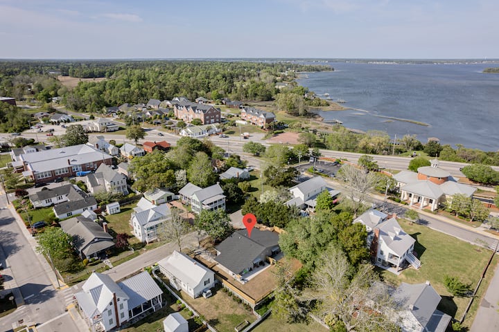Space And Vintage Style - Historic Swansboro Wdogs - Swansboro, NC