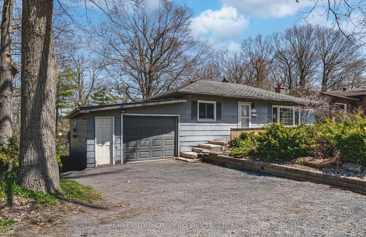 Beautiful Barrie Retreat - Barrie