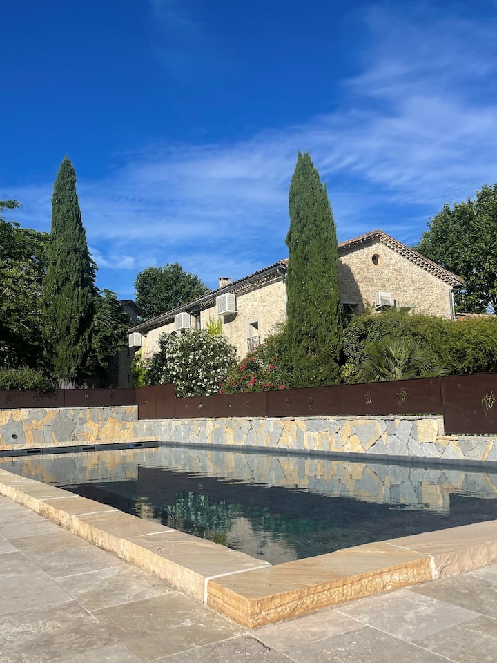 Mas Des Violettes - Mas Provençal En Pic St-loup - Claret