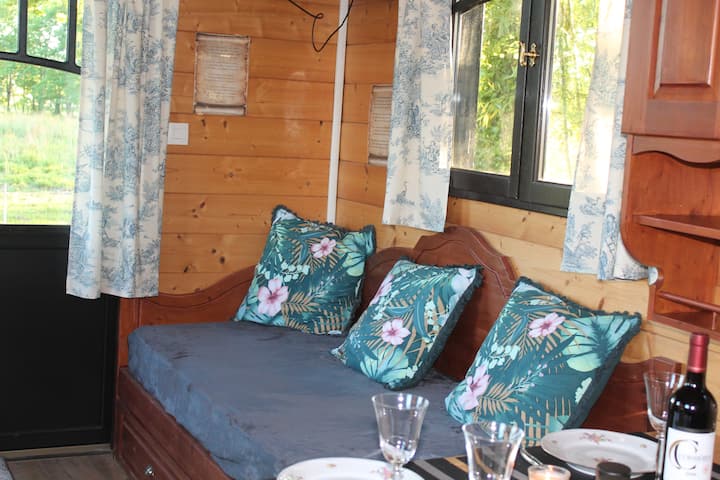 Roulotte De Charme En Dordogne Avec Jacuzzi Privé - Dordogne