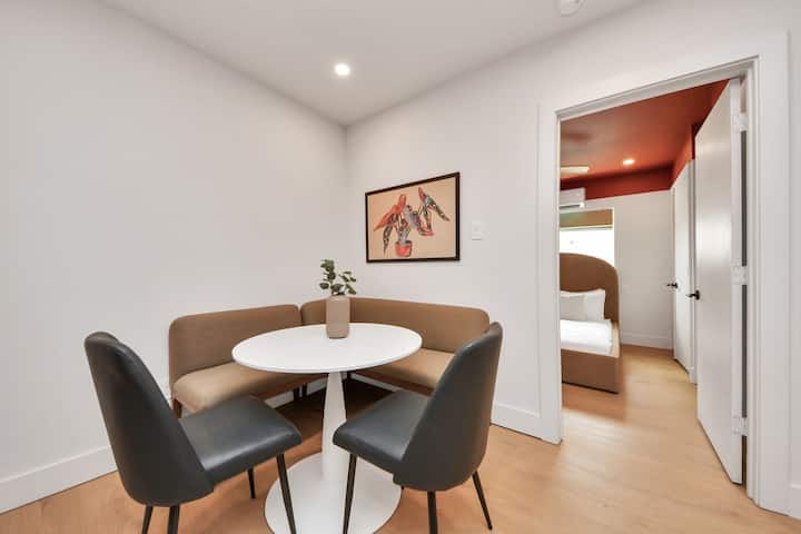Colorblock | Modern Artistic Loft W/ Easy Parking - Independence Heights - Houston