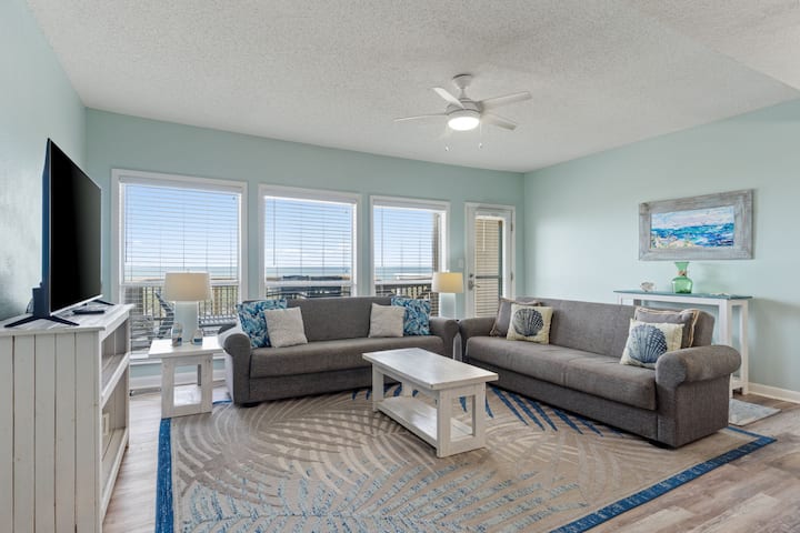 Classic Florida Gulf-front Living On Navarre Beach - Navarre, FL