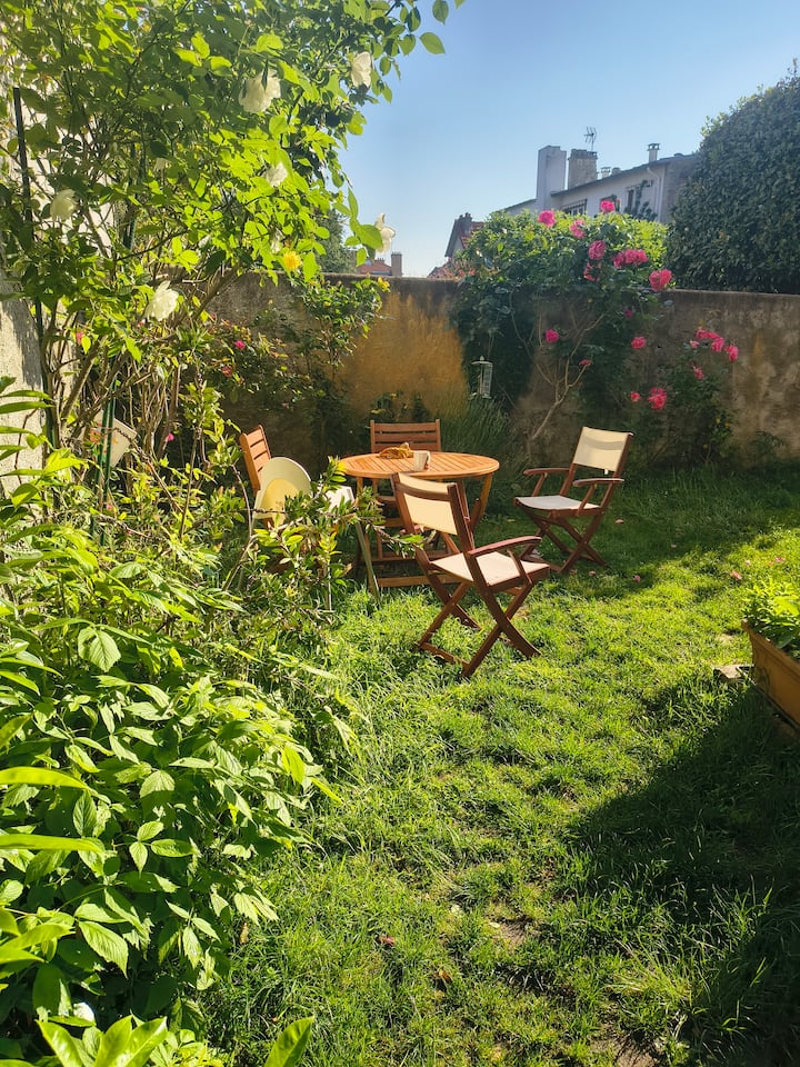 Maison De Charme Avec Petit Jardin, 3 Chambres - Issy-les-Moulineaux