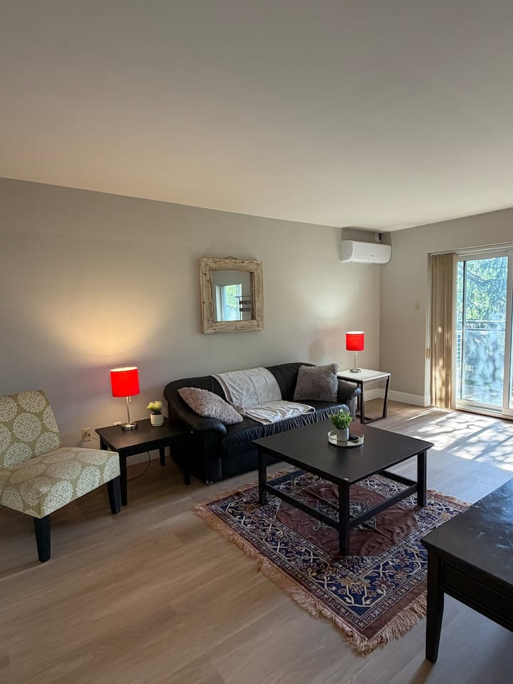 Wonderful Wortley Village 1bd Apartment - London