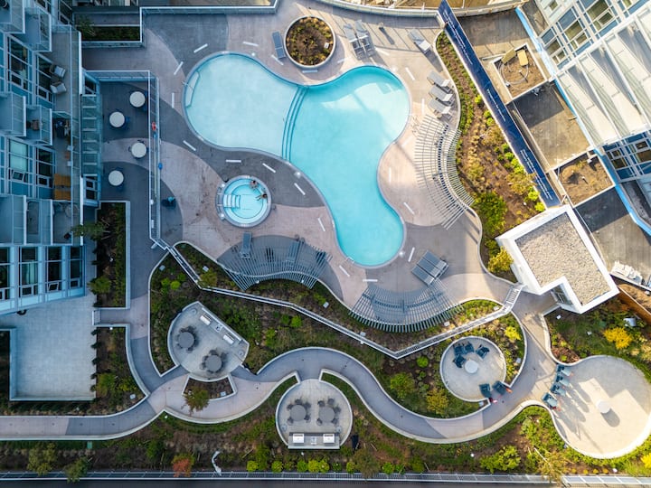 Designer Studio On The Lake · Pool/gym/beach | Noa - Kelowna