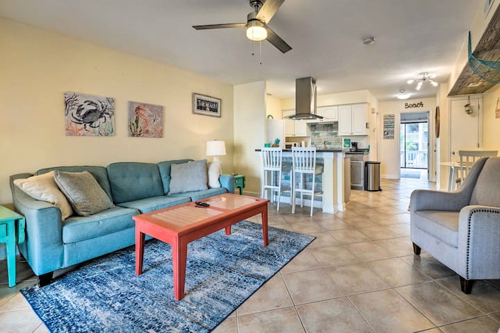 Coastal Condo W/ Pool Access - Steps To Beach - Carolina Beach, NC
