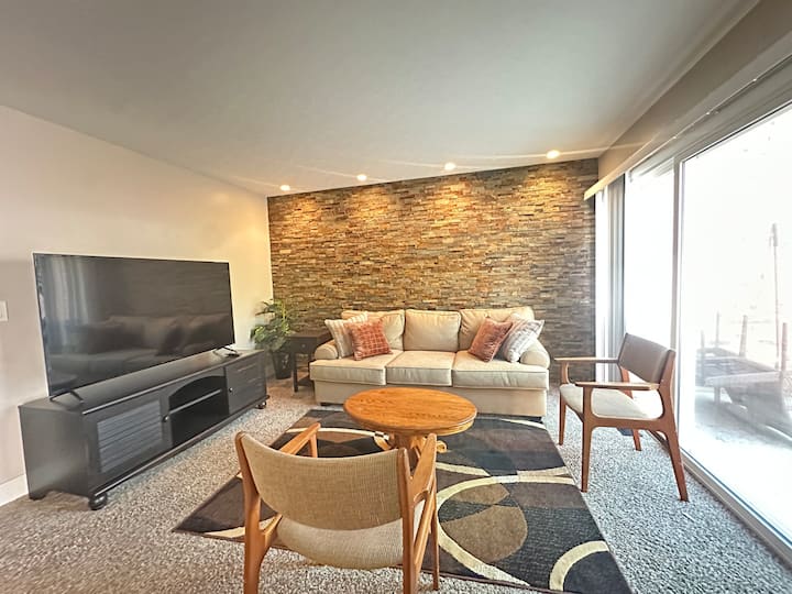 3 Br|1.5 Ba Entire Condo Near The Airport - Grand Rapids, MI