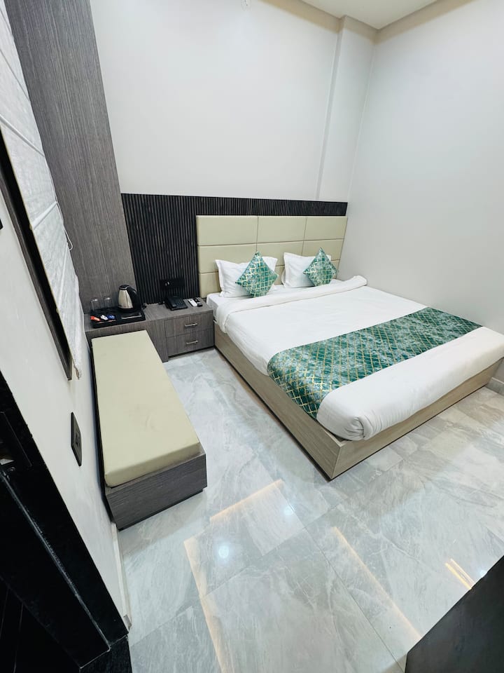 1 Premium Room - Mughalsarai