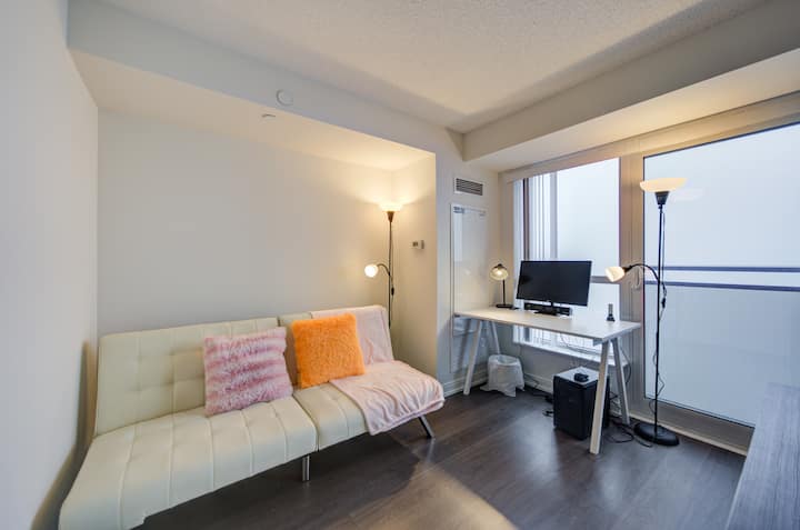 One Bdrm Condo In Scarborough Mins To Hwy, Stc - Markham