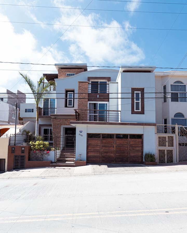 Central Ensenada Home - Pool Table & Terrace - Ensenada