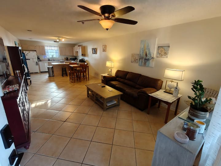 2 Bedroom, 2 Bath Condo. 5 Minute Walk From Beach! - Okaloosa Island, FL