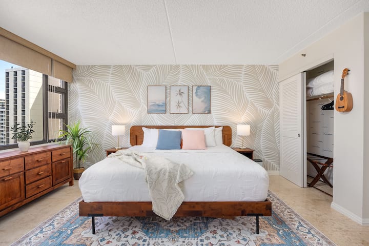 Beachside Group Stay | Two Separate Condos - Honolulu