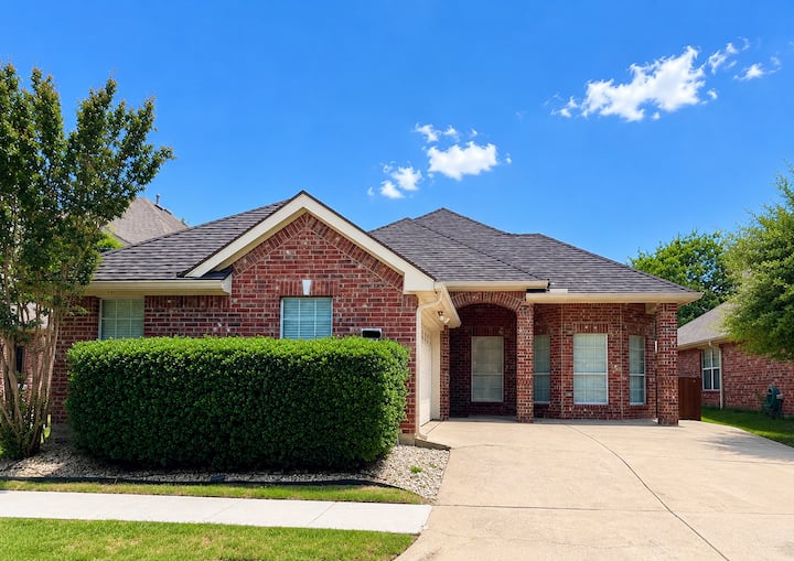 Spacious Home Near Frisco - McKinney, TX