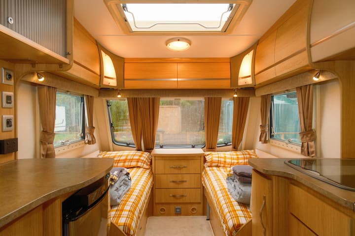 Superior Twin Caravan Retreat With Garden View - Wanaka