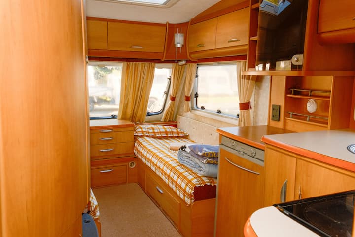 Standard Twin Caravan Retreat With Mountain View - Wanaka
