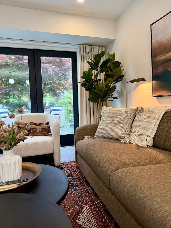 Designer Garden Suite - 15 Mins To Bc Place! - Vancouver