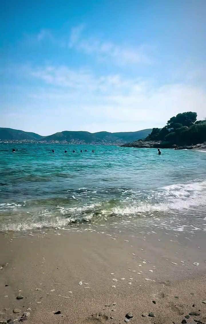 ΠΟΡΤΟ ΡΑΦΤΗ ΚΑΙΝΟΥΡΓΙΟΣ ΧΩΡΟΣ ΚΟΝΤΑ ΣΤΗΝ ΘΑΛΛΑΣΑ. - Milos