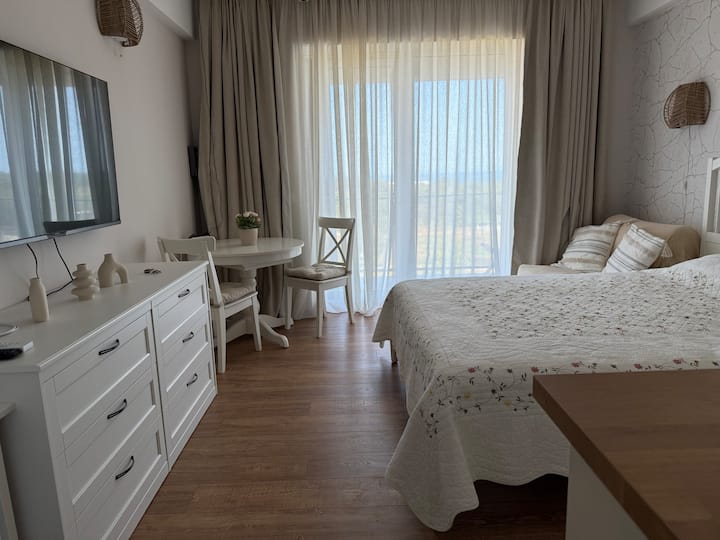 Sea View Studio | Pools & Beach Access - Costinești