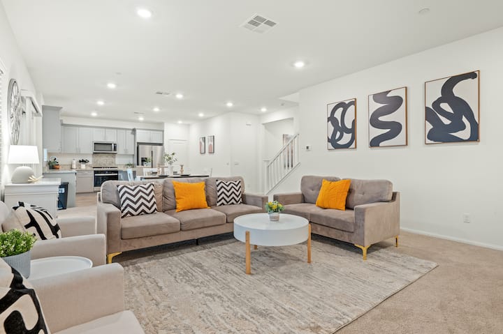 4br/6 Beds/near Hospitals & Lake Perris/ucr - Moreno Valley, CA