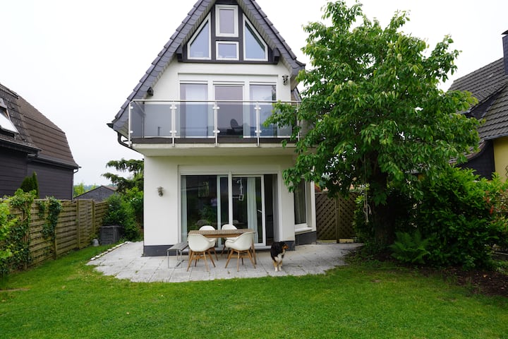 Charmantes Haus Mit Garten In Solingen Bis 3 Gäste - Solingen