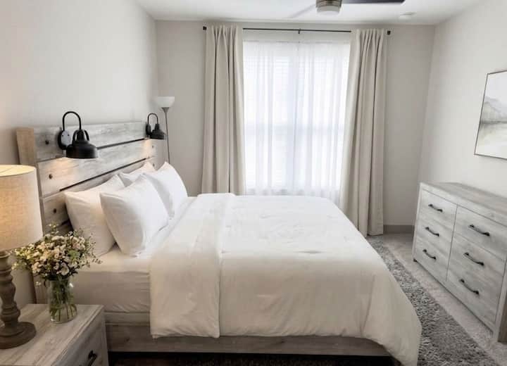 Modern 1br Near Dallas | Pool + Hwy Access - Garland, TX