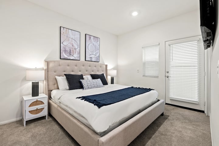 Cozy Guest Suite/king Bed/private Entry/kitchen - Moreno Valley, CA