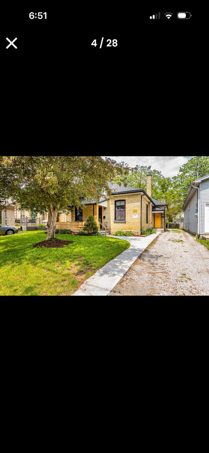 1880 Yellow-brick Cottage W/ '76 Vw Retreat - London