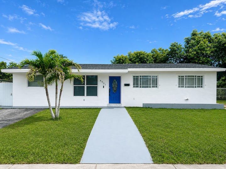 Modern Retreat Suite | Perfect For Couples - Miami Gardens, FL