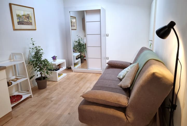 Peaceful Haven: Sunny & Cozy - Free Parking & Wifi - Ljubljana