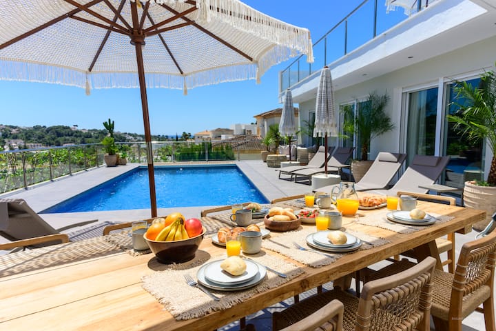 Resort Style Villa In Moraira With Heated Pool - Bonaire
