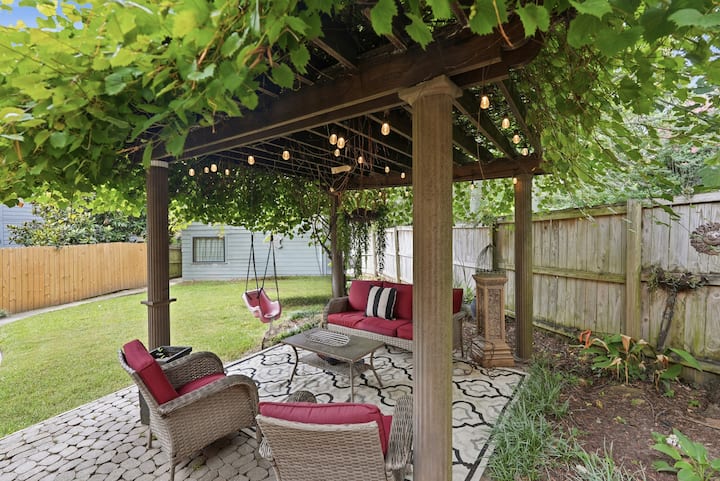 Historic Spanish Villa, Gazebo Garden Retreat! - Little Rock, AR