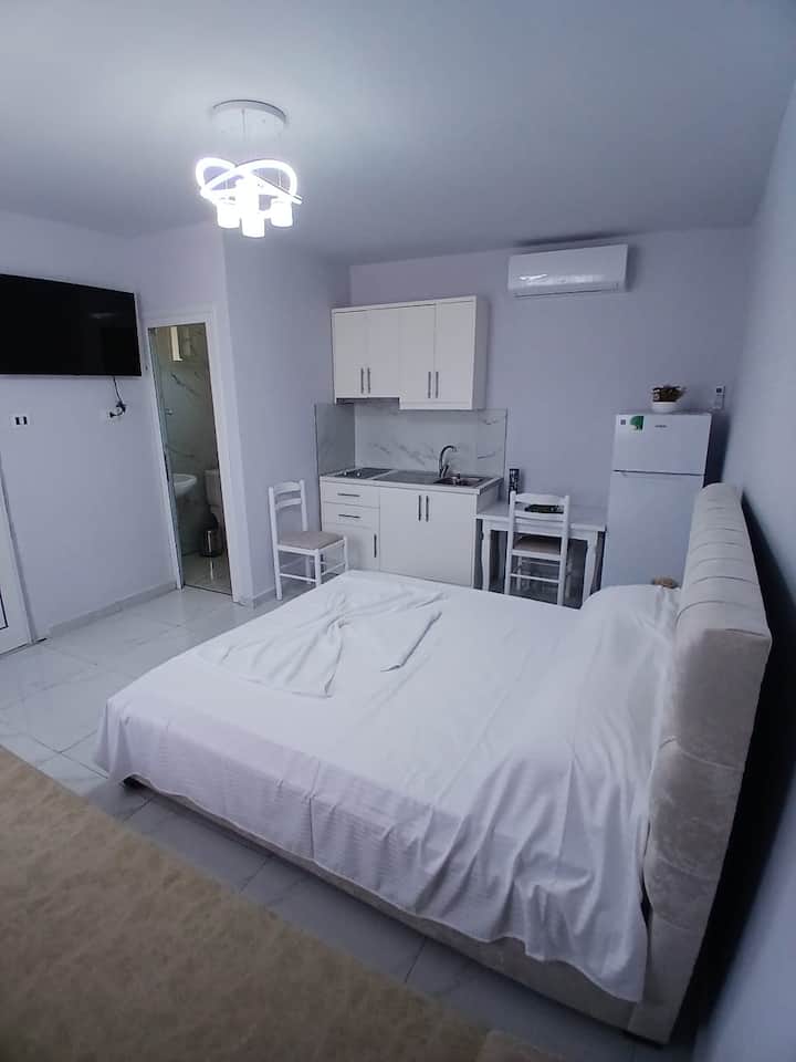 2 Bedroom-seaside Ksamil Apartments - Ksamil