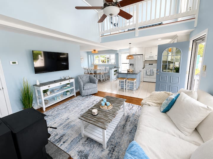 Coastal Retreat-walk To Beach, Pond, Dine & Paddle - Narragansett, RI