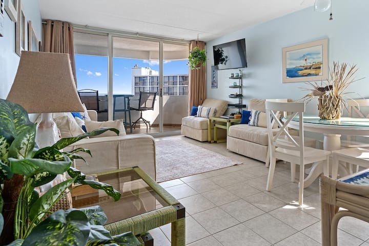 Oceanfront Atlantis Condo W/ Balcony & Bay Views - Ocean City, MD
