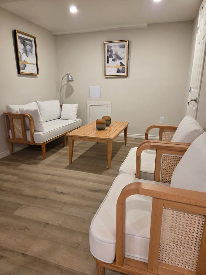 Cozy Private Suite Near Montreal & Rem - Longueuil