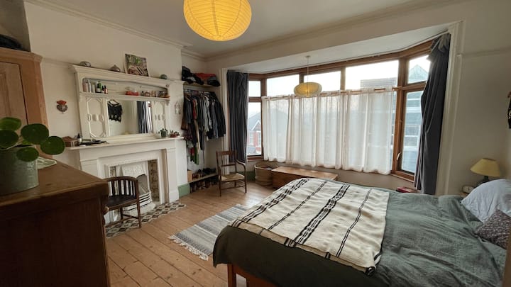Spacious & Bright Family Home Near The Beach - Bexhill