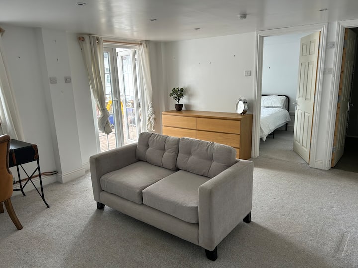 Private Annex In The Heart Of Monk Sherborne - Basingstoke