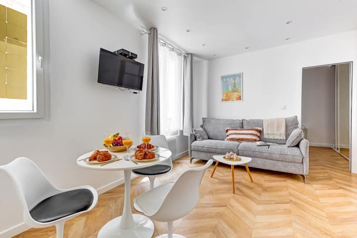 Charming 1br Near Eiffel Tower - Sleeps 4 - Rue de Rivoli