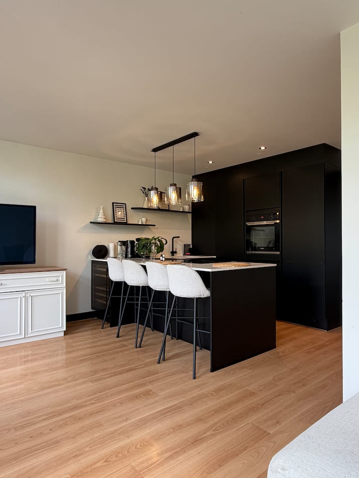 A Modern 2 Bedroom Apartment With Canal Views - Ámsterdam