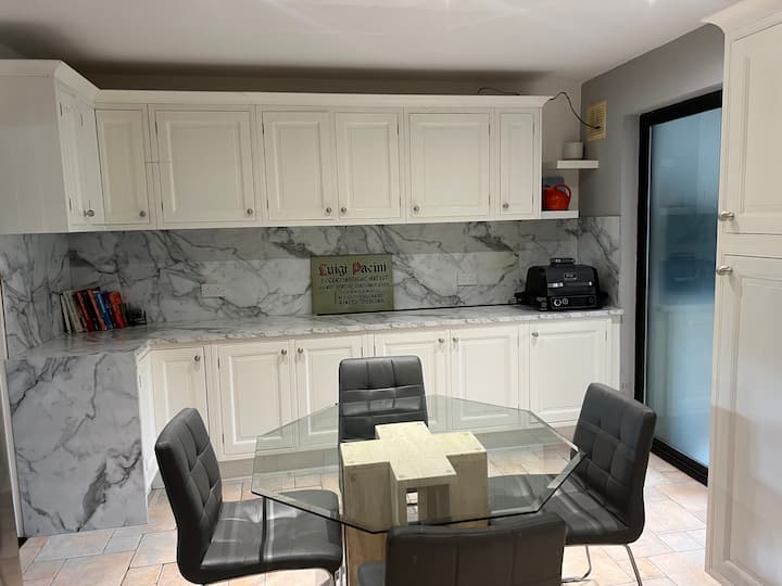 Lovely 3 Double Bed Drumcondra Home 7 Min To City. - Dublín
