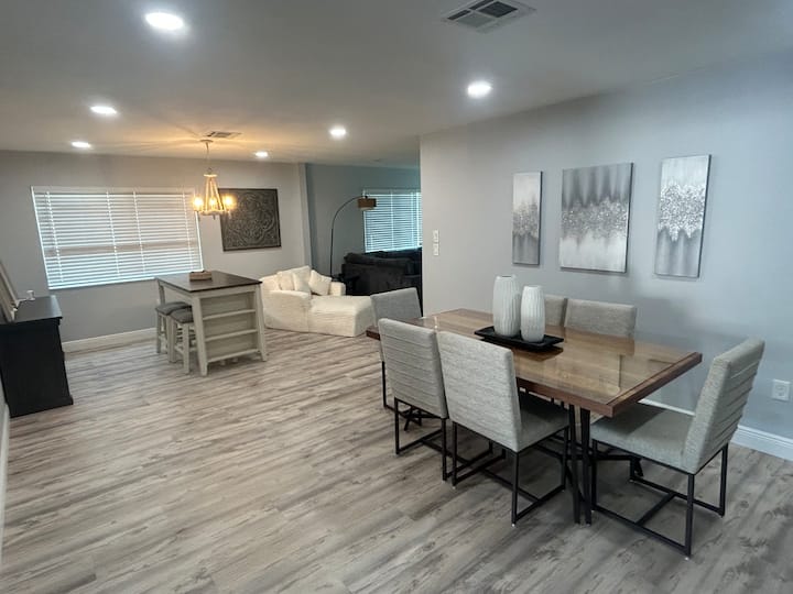 Villa Largo-comfy, Fun, Pool & Beaches Mins Away! - St. Petersburg, FL