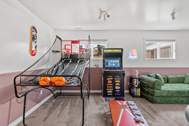 2 King Beds, Game Room, Central Ac, Sleeps 8 - カルガリー