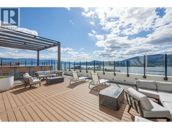 New Downtown Retreat - Rooftop Views & Ev Parking - Kelowna