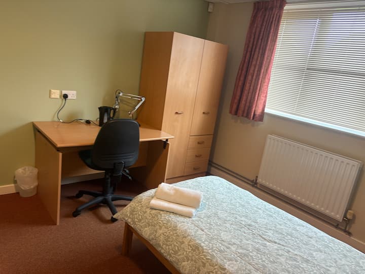 This Is A Self-catering Property, No Breakfast - Warminster