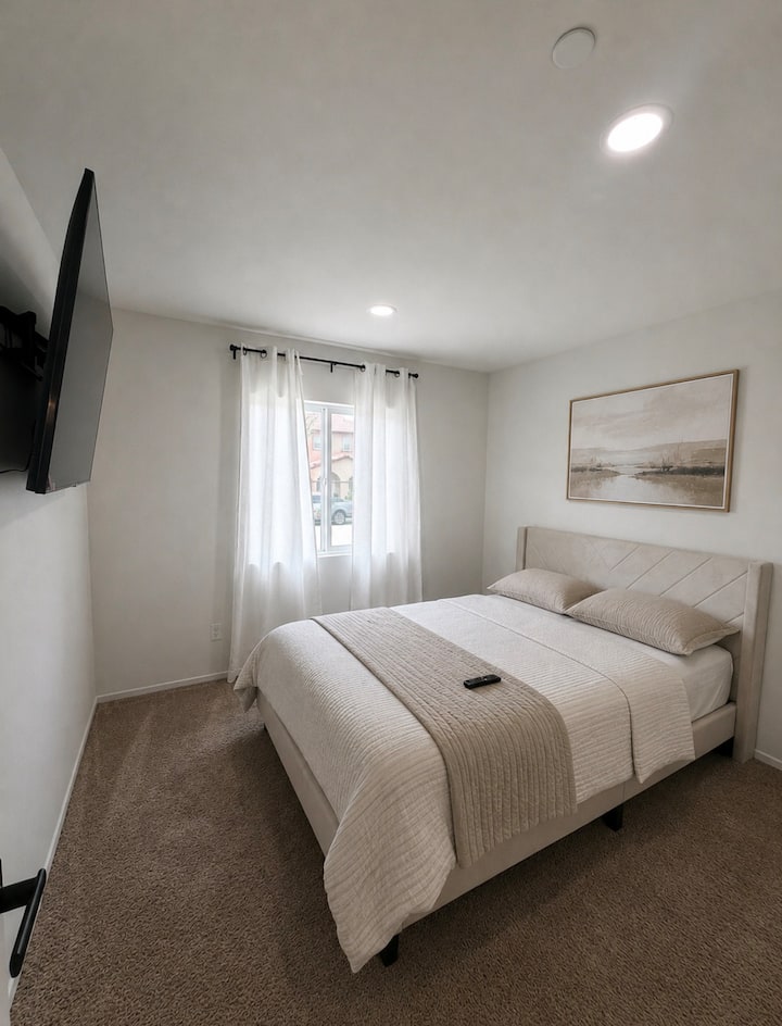 New Amazing Private Guest Room/bathroom - Cathedral City, CA